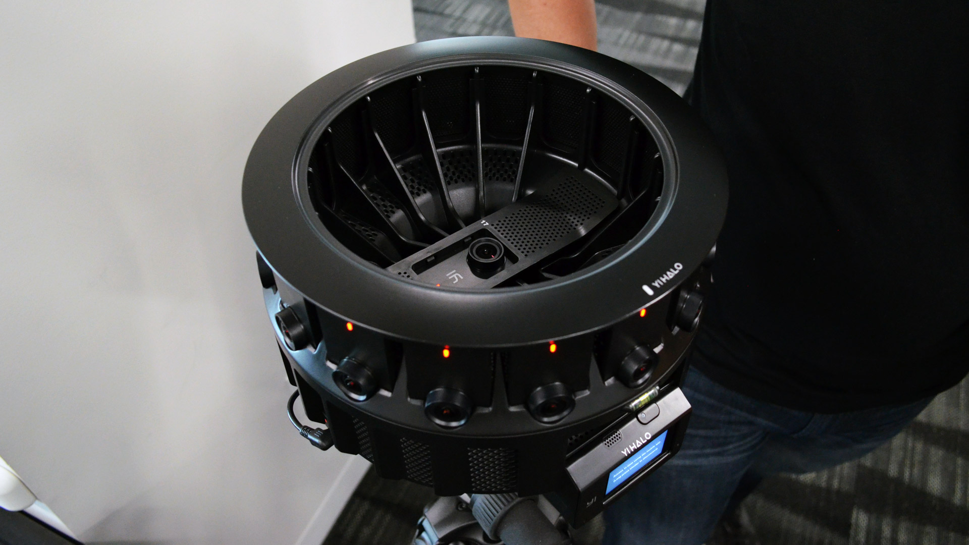 Google Announces Next-gen 'Jump' VR Camera, 8K x 8K with Seamless ...