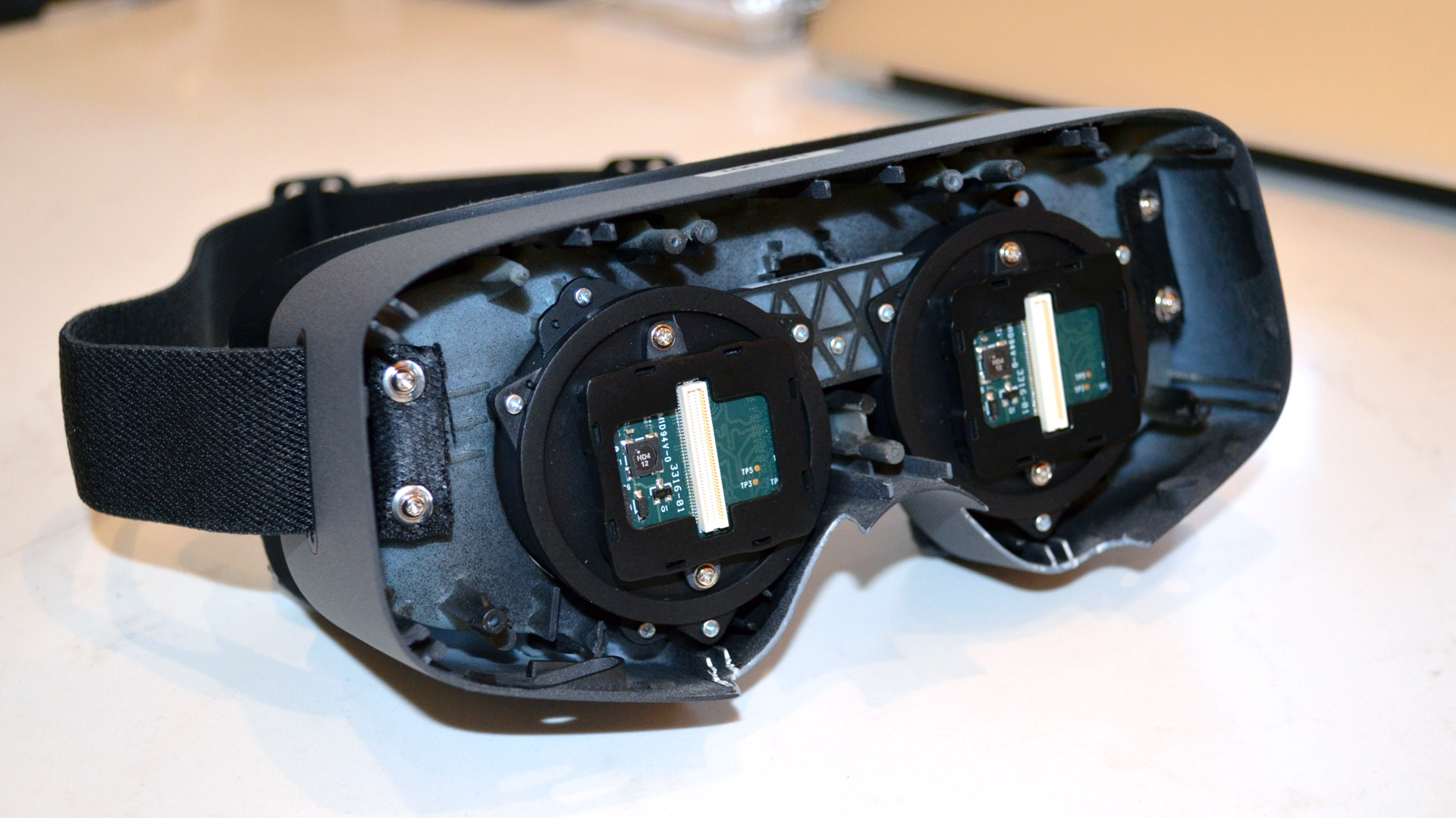 Kopin's Prototype VR Headset is Incredibly Thin & Light, More Than 3x ...
